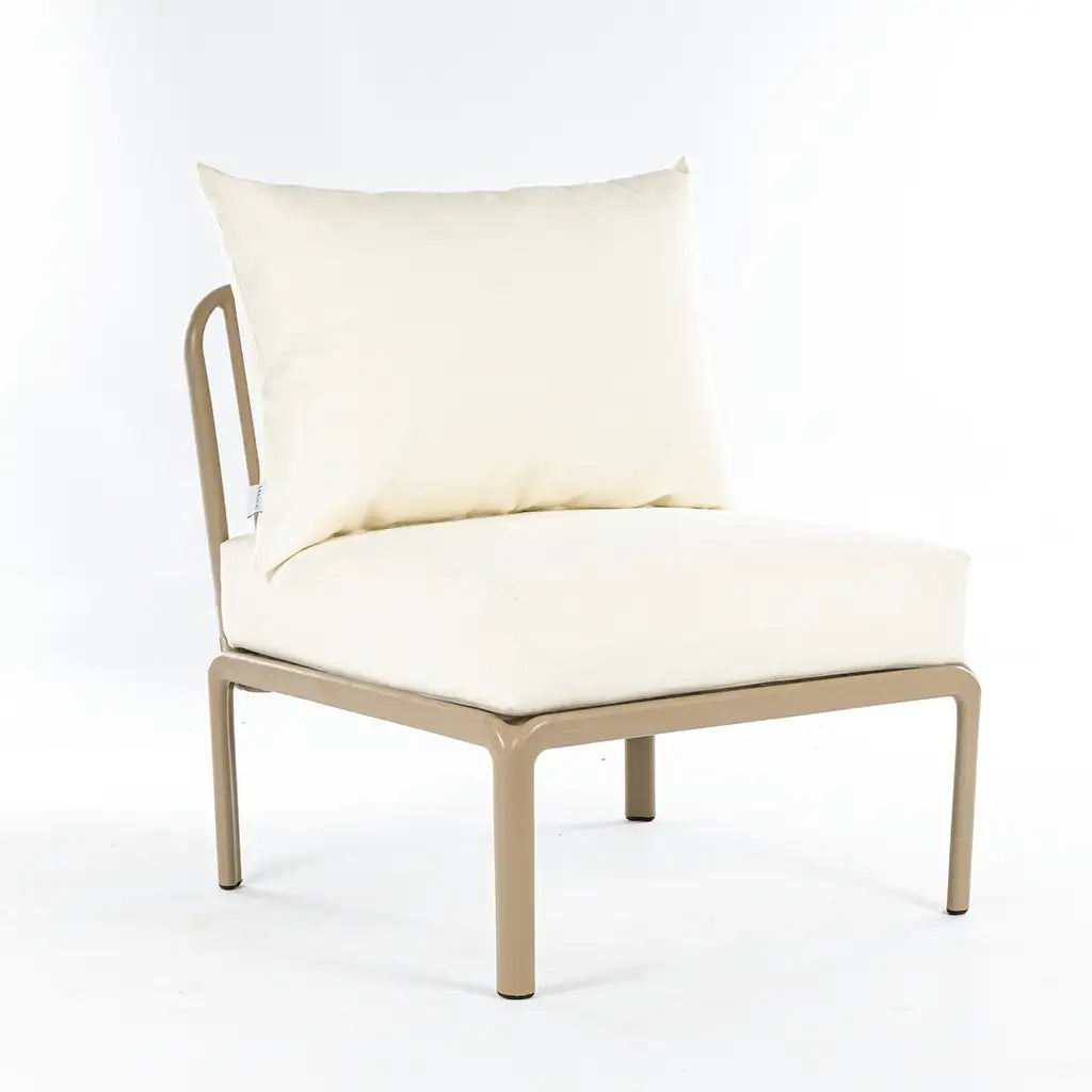 Traverse chair – Comfortable Plastic Chair for Patios and Gardens – Sereno