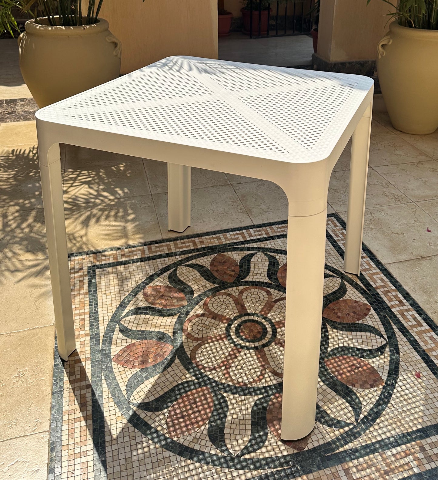 Dot Standard Table – Sereno