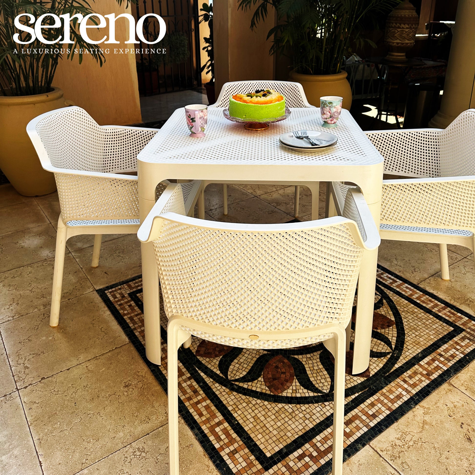 Dot Set 2 (4 Dot Chairs + 1 Dot Standard Table) – Sereno