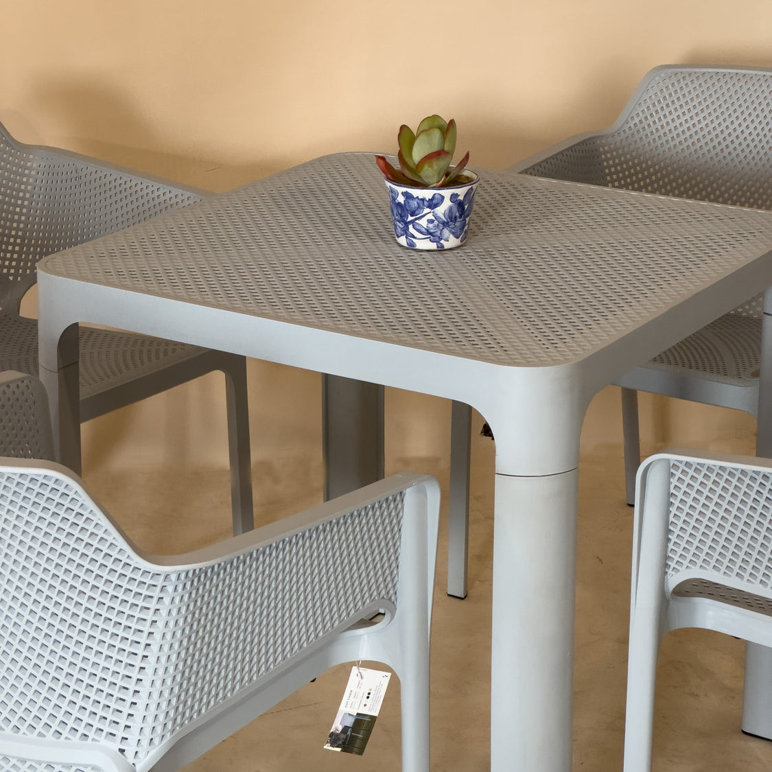 Dot Standard Table – Modern and Durable Outdoor Dining Table – Sereno