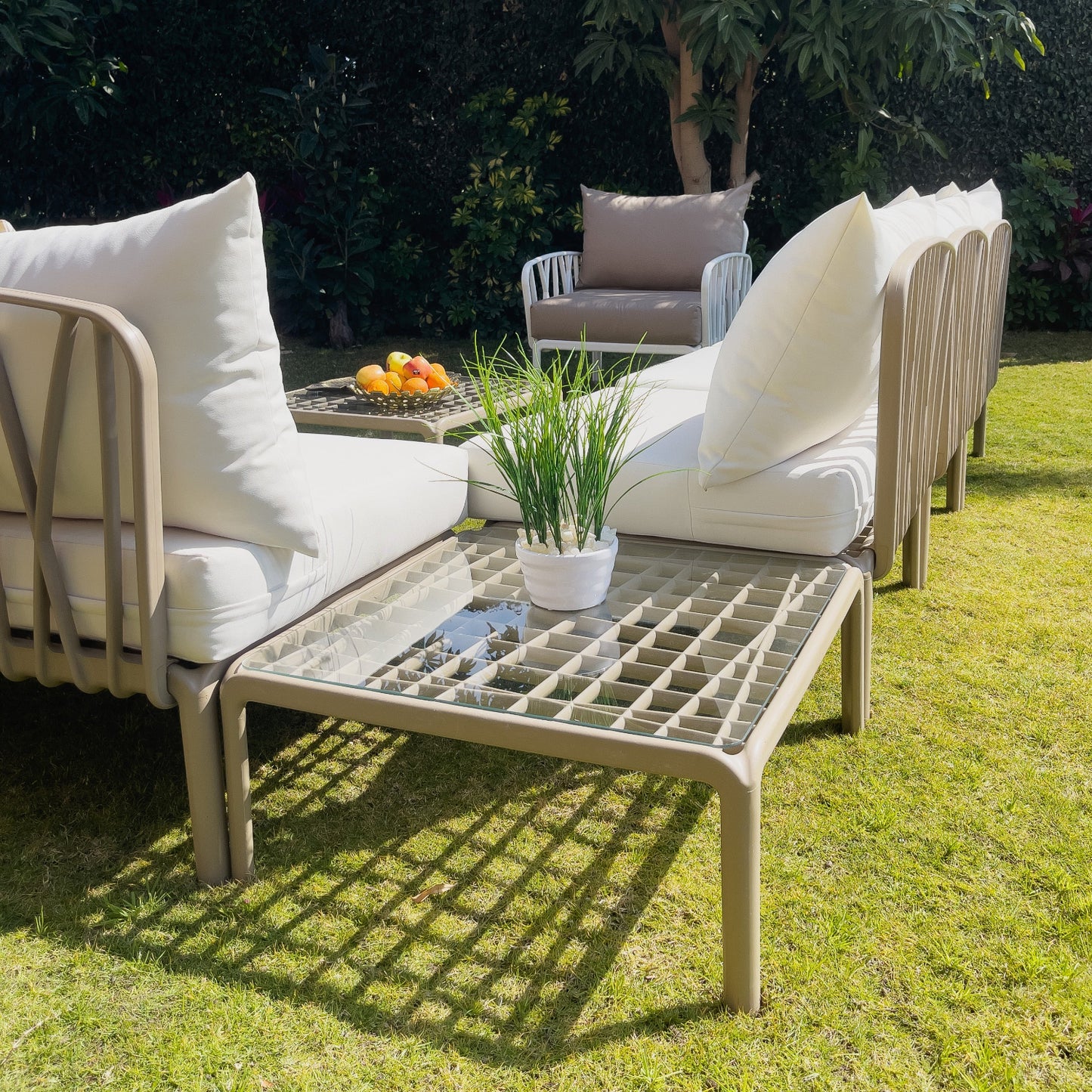 Traverse Set (5 Seaters L-shape With Corner Table, Middle Table and Ar – Sereno